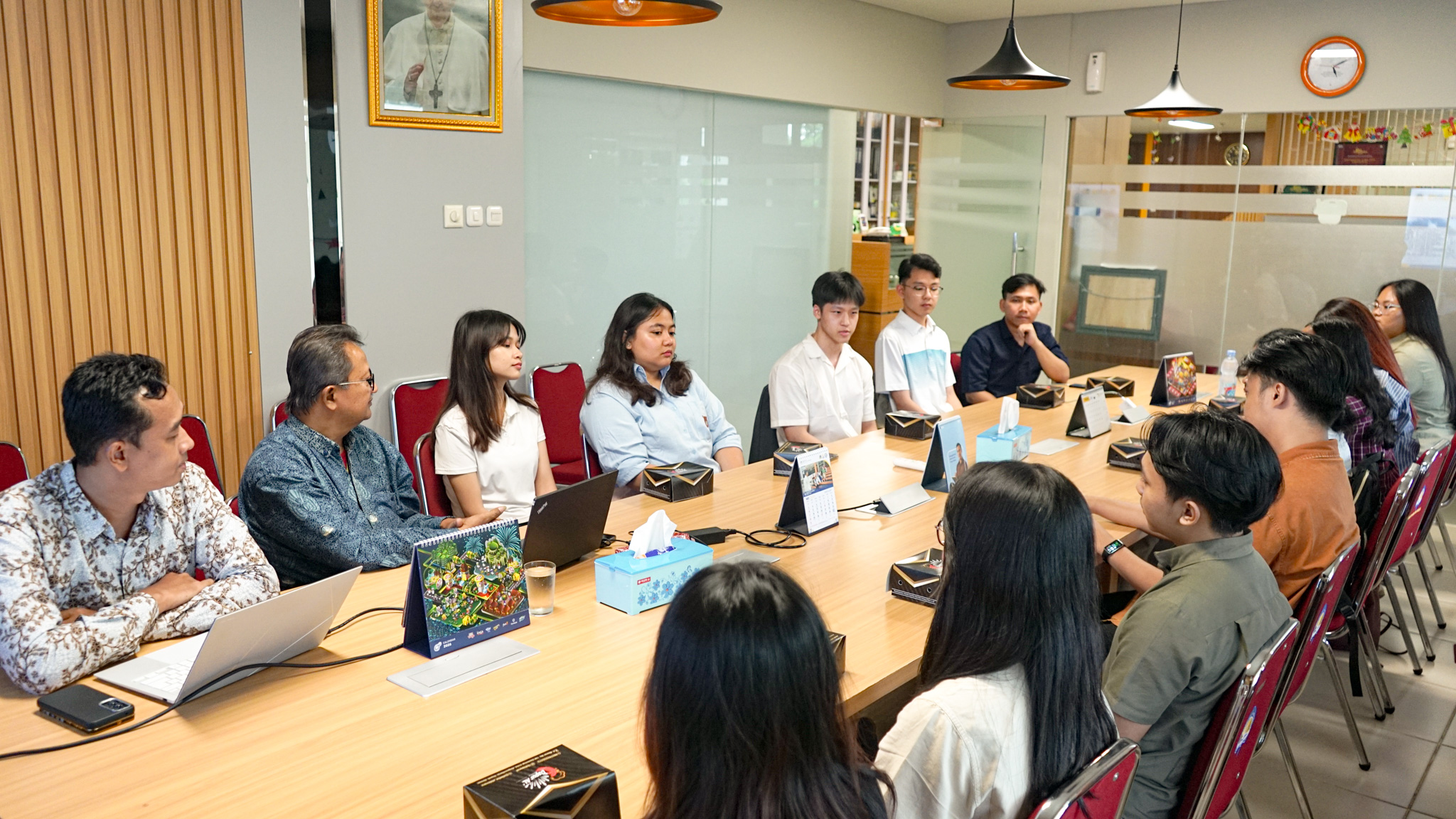 UAJY SERAHKAN LIEM FAMILY SCHOLARSHIP DAN BEASISWA SPP TETAP BAGI ...