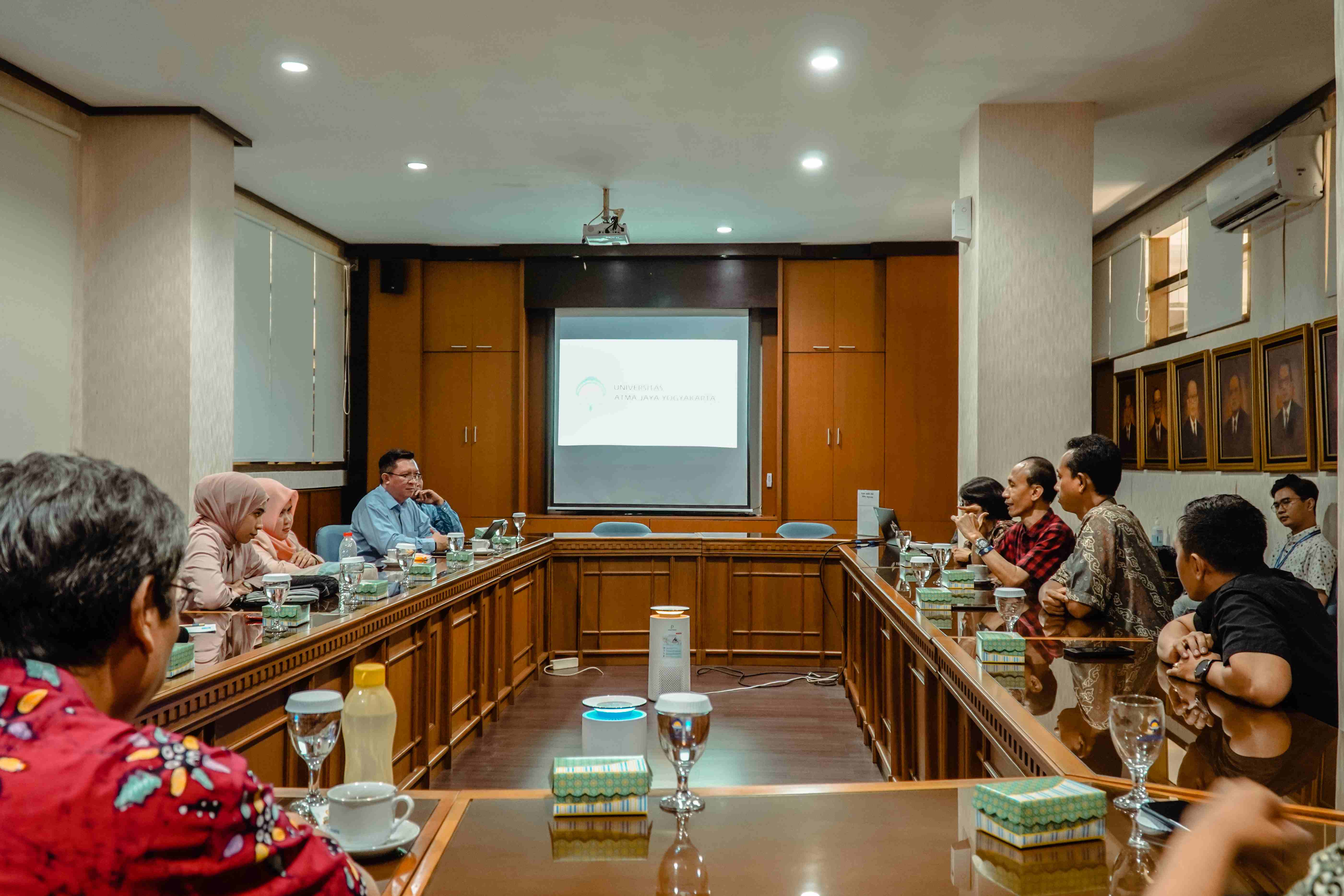 UAJY Terima Kunjungan dari STIKS Manado dan Universitas Patria Artha ...
