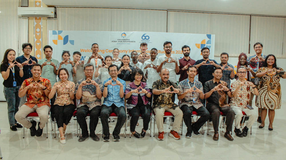 UAJY SAMBUT MAHASISWA INTERNASIONAL MELALUI WELCOMING CEREMONY 2025 ...
